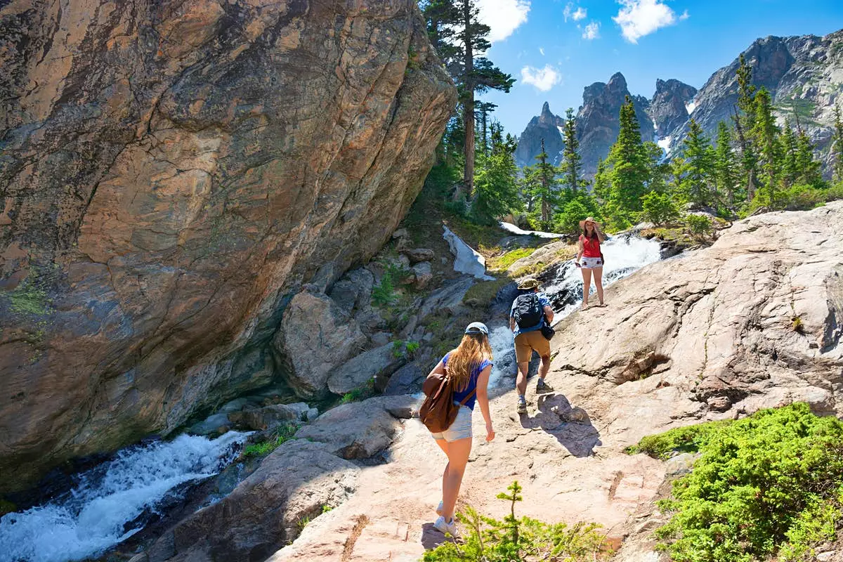 Cómo conquistar las mejores caminatas en el Parque Nacional de las Montañas Rocosas