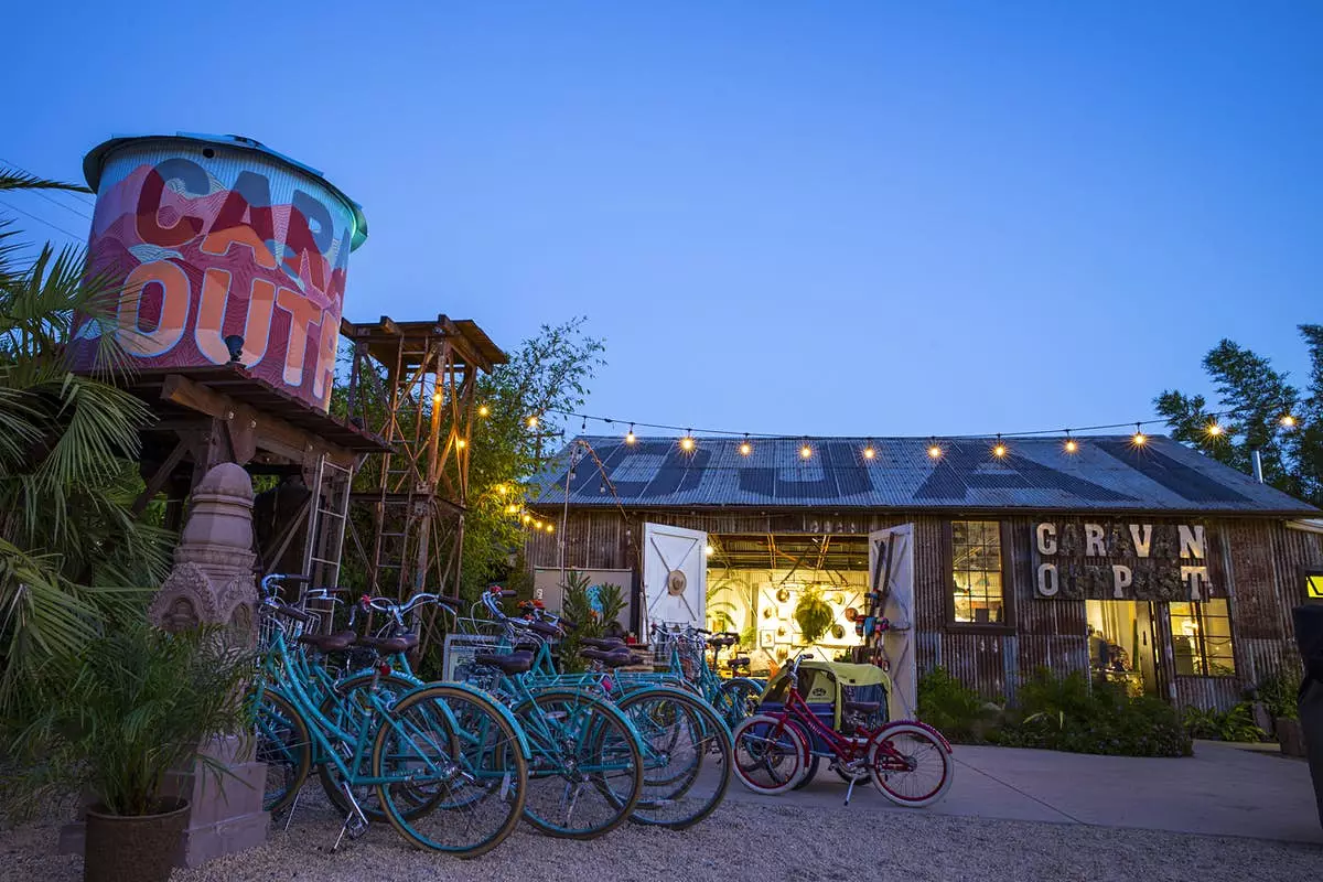 Explore los spas, restaurantes y cervecerías de Ojai en bicicleta